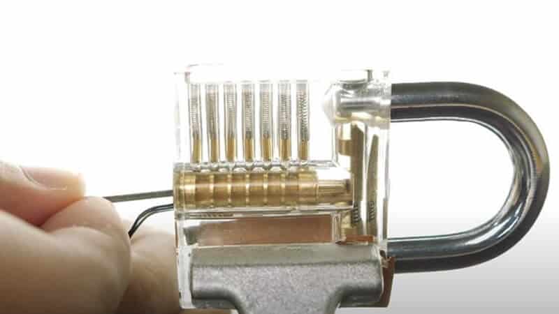 How to Pick a Lock with a Bobby Pin in Five Easy Steps?