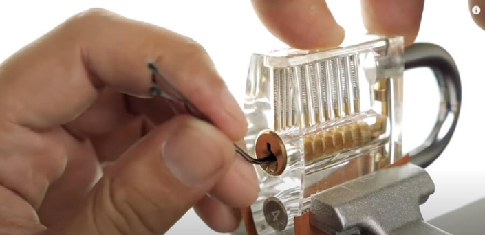 How to Pick a Lock with a Bobby Pin in Five Easy Steps?